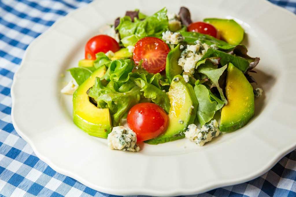 Salada Mista com Abacate e Gorgonzola – Villalva Frutas